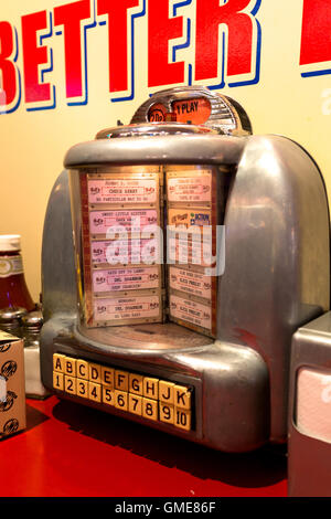 Old fashioned jukebox in american style diner Stock Photo - Alamy