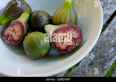 Freshly Picked Figs In A Bowl Stock Photo - Alamy