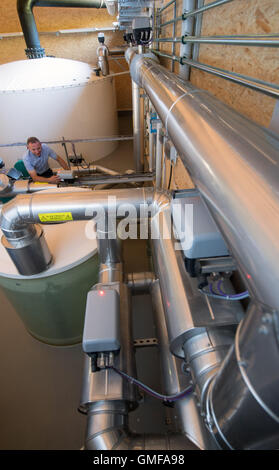 Bad Elster, Germany. 26th Aug, 2016. Employee André Glass works in the ...