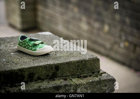 A lost shoe Stock Photo - Alamy