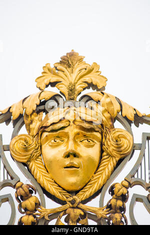 Gilded face on a gate at Hampton Court palace, London Stock Photo - Alamy