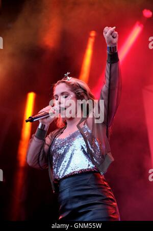 Singer / songwriter Kathleen "Katie" Brien aka Katy B poses on the red ...