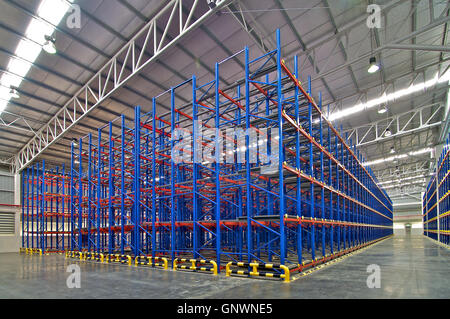 Distribution center warehouse storage pallet racking system Stock Photo ...