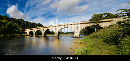 Coldstream Bridge crossing the English Scottish Border Stock Photo - Alamy