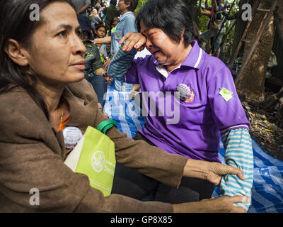 Bangkok, Bangkok, Thailand. 3rd Sep, 2016. Pom Mahakan resident hold up ...