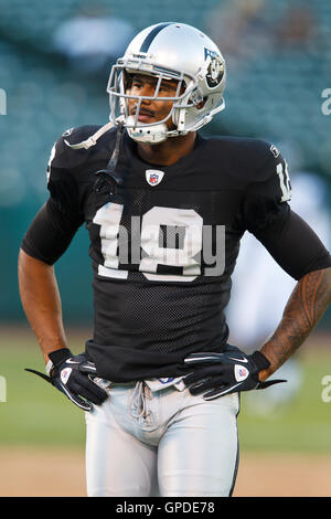 Oakland Raiders' Louis Murphy (18) against Ravens linebacker Dannell ...