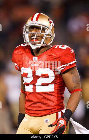 San Francisco 49ers cornerback Nate Clements runs during NFL football ...