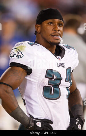 San Francisco 49ers cornerback Jason Verrett (22) and Philadelphia ...