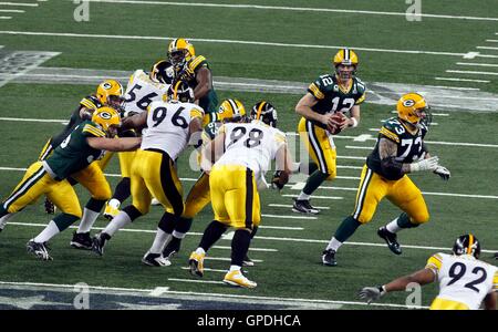 Pittsburgh Steelers quarterback Aaron Rodgers (8) participates in the ...