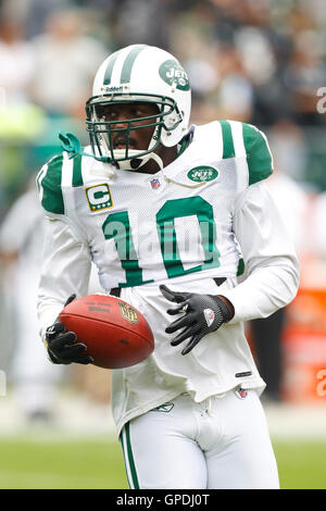 New York Jets wide receiver Demaryius Thomas (18) runs for a touchdown ...