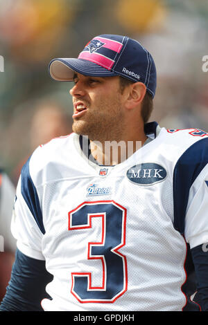 New England Patriots kicker Stephen Gostkowski (3) watches his 51 yard ...