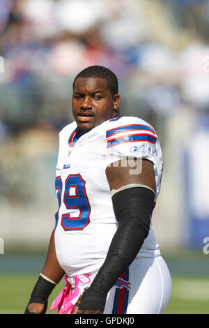 New York Giants defensive end Leonard Williams (99) defends against the ...