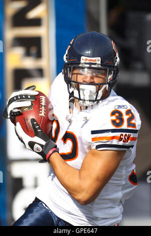 Chicago Bears running back Kahlil Bell (32) runs on the field during an ...