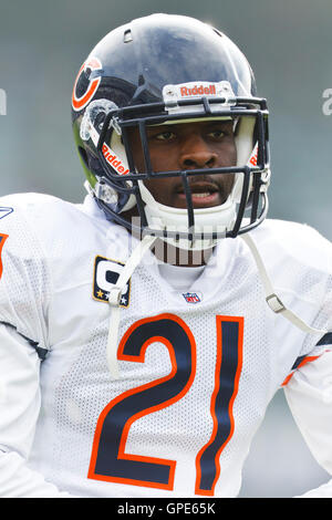 Chicago Bears' Corey Graham (21) and Charles Tillman celebrate after ...