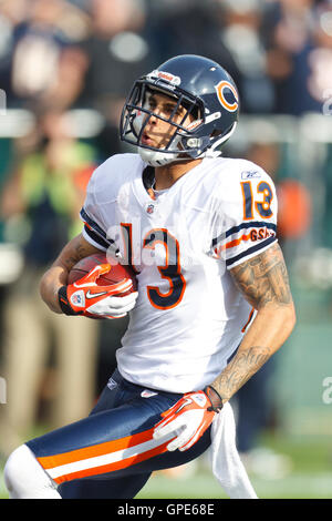 Chicago Bears wide receiver Johnny Knox (13) returns a kickoff during ...