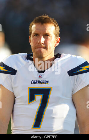 San Diego Chargers quarterback Billy Volek throws a pass during the ...
