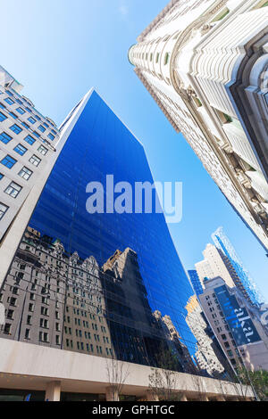 Skyscraper, curved facade, New York City, USA Stock Photo - Alamy