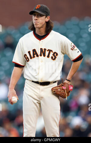 San Francisco Giants starting pitcher Landen Roupp (65) gets ready to ...