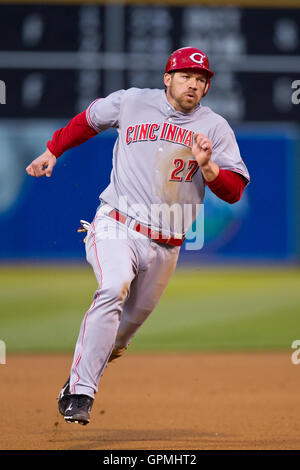 Cincinnati Reds right fielder Scott Schebler slams into the outfield ...