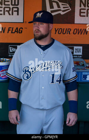 Milwaukee Brewers third baseman Casey McGehee makes a catch during the ...