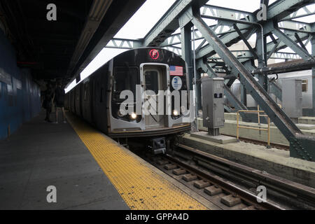 F train enters the 4th Avenue elevated outdoor subway train station in ...