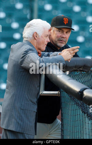 San Francisco Giants owner Bill Neukom, right, and batting coach ...