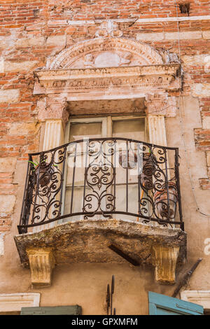 Old building window Stock Photo - Alamy