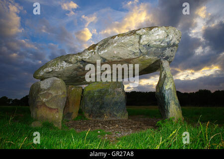 Presaddfed Burial Chamber, Bodedern, Anglesey, North Wales, UK Stock ...