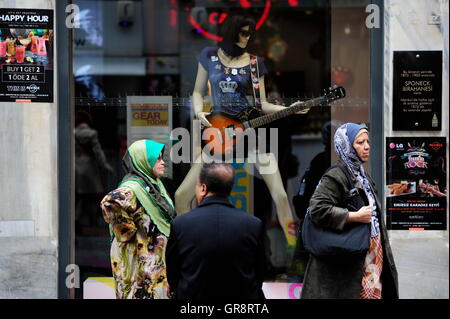 Hard Rock Cafe Istanbul Stock Photo - Alamy