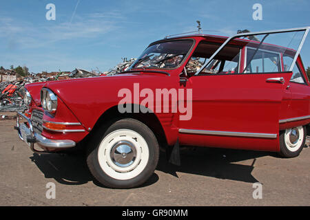 Citroen Ami 6 Break Club Built In 1968 At A Junkyard Stock Photo - Alamy