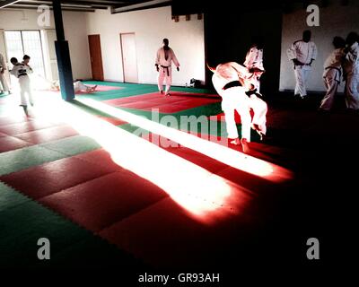 Group of people fighting Stock Photo - Alamy