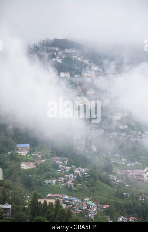 NDM6 diesel locomotive of Darjeeling Himalayan Railway Stock Photo - Alamy