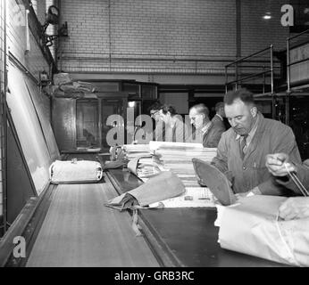 Newspaper production Britain 1960s 1950s newspapers staff print workers ...