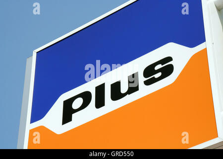 Logo Discounter Plus Stock Photo - Alamy