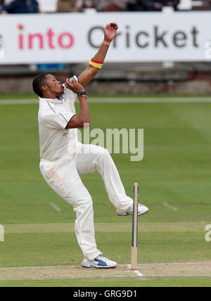 Makhaya Ntini in bowling action for Kent - Essex CCC vs Kent CCC - LV ...