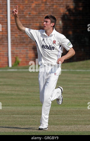 Reece Topley of Essex (2nd R) celebrates taking the wicket of Tom ...
