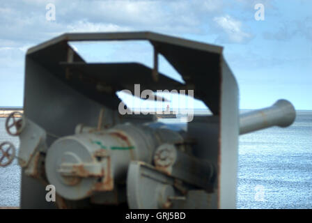 Disappearing Gun on Trow Rock, South Shields, Tyneside, England Stock ...