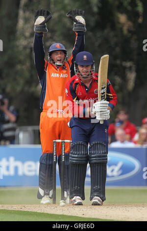 Netherlands batsman Ryan Ten Doeschate (centre) shakes hands with ...