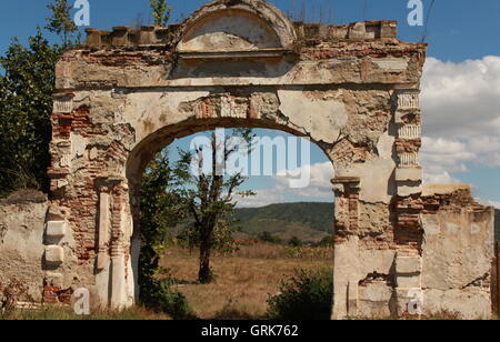 A broken down door Stock Photo - Alamy