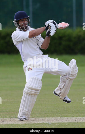 Springfield CC (fielding) vs Hornchurch Athletic CC - Mid-Essex Cricket ...