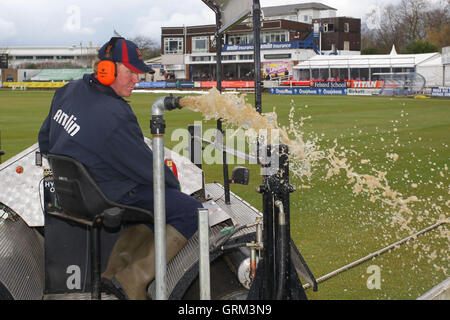 Umpires Martin Saggers (L) and Richard Illingworth speak to Essex head ...