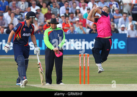 Gareth Berg in batting action for Middlesex - Middlesex Panthers vs ...