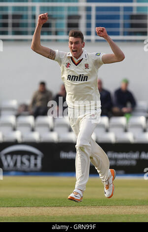 Reece Topley of Essex claims the wicket of Chris Nash - Essex Eagles vs ...