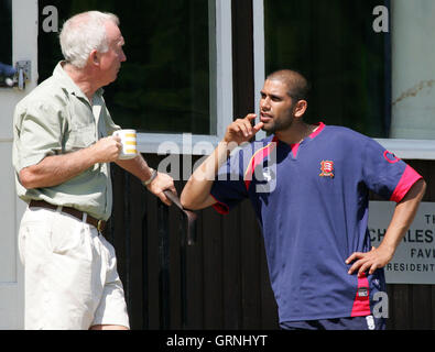 Keith Fletcher (left) and Sachin Vaja in conversation - Essex CCC 2nd ...