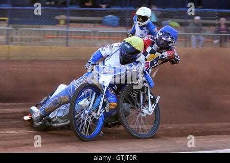 Heat 10: Ben Morley (blue) and Lewis Kerr crash out - Hackney Hawks vs ...