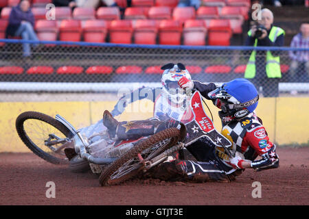 Heat 6: Ben Morley (blue) and Shawn McConnell crash out - Hackney Hawks ...
