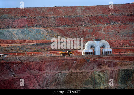 Open cut gold mine, Gwalia Western Australia Stock Photo - Alamy