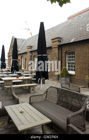 Woolwich, London. The Dial Arch historic old pub sign and birthplace of ...