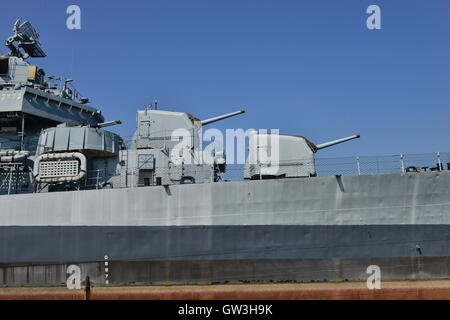 USS Kidd (DD-661) at Baton Rouge in Louisiana Stock Photo: 118708037 ...