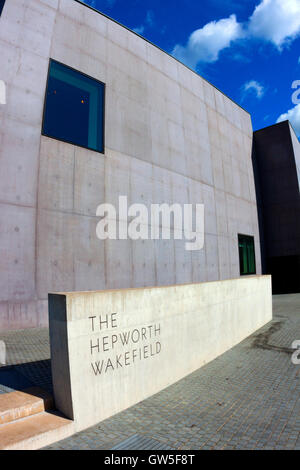 The Hepworth Wakefield art gallery, Yorkshire, England – bold modern ...